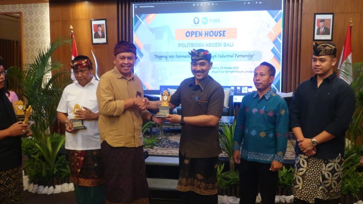 Bappeda Bali Terima Penghargaan sebagai 'The Most Supporting Partner ...